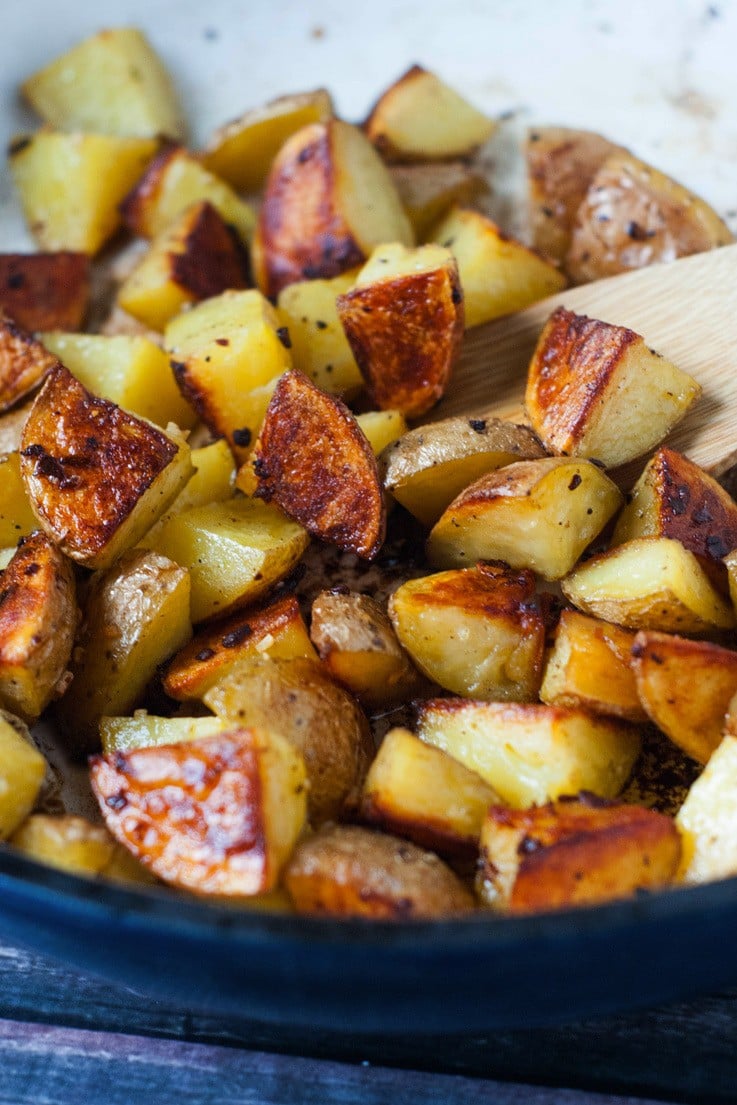 Super Crispy Oven Roasted Garlic Potatoes | heatherlikesfood.com Super Crispy Oven Roasted Garlic Potatoes | heatherlikesfood.com